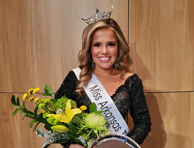 King Wears the Crown at Miss Tech 2022 - Arkansas Tech University